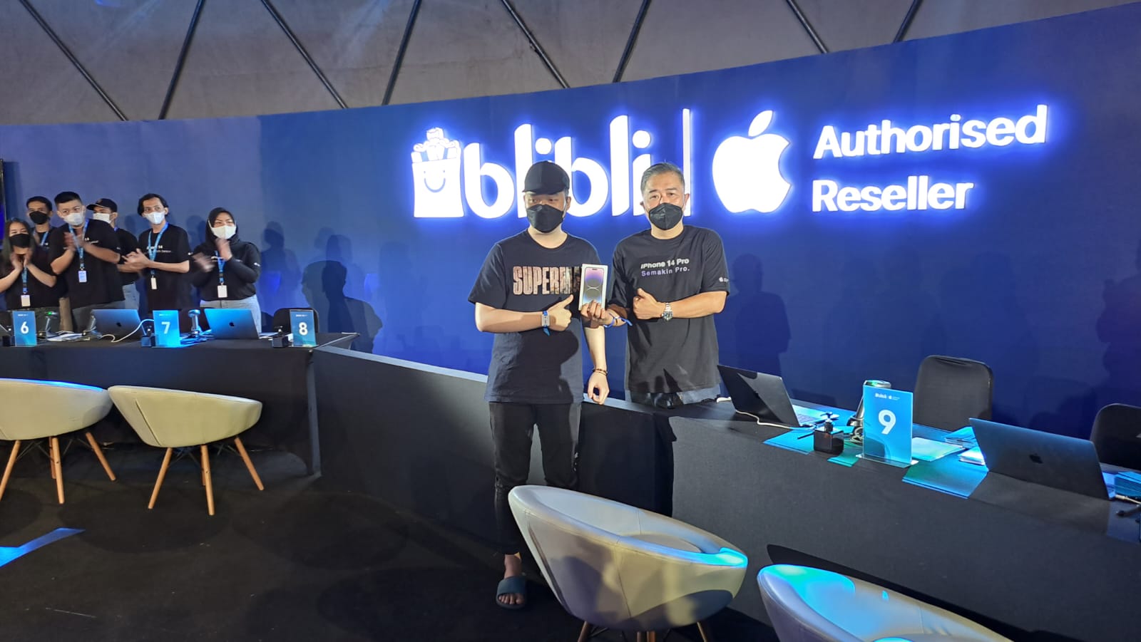 Kisah Apple Fanboy Indonesia Jadi Pemilik iPhone 14 Pertama di Acara Midnight Lounge - Trendtech ...