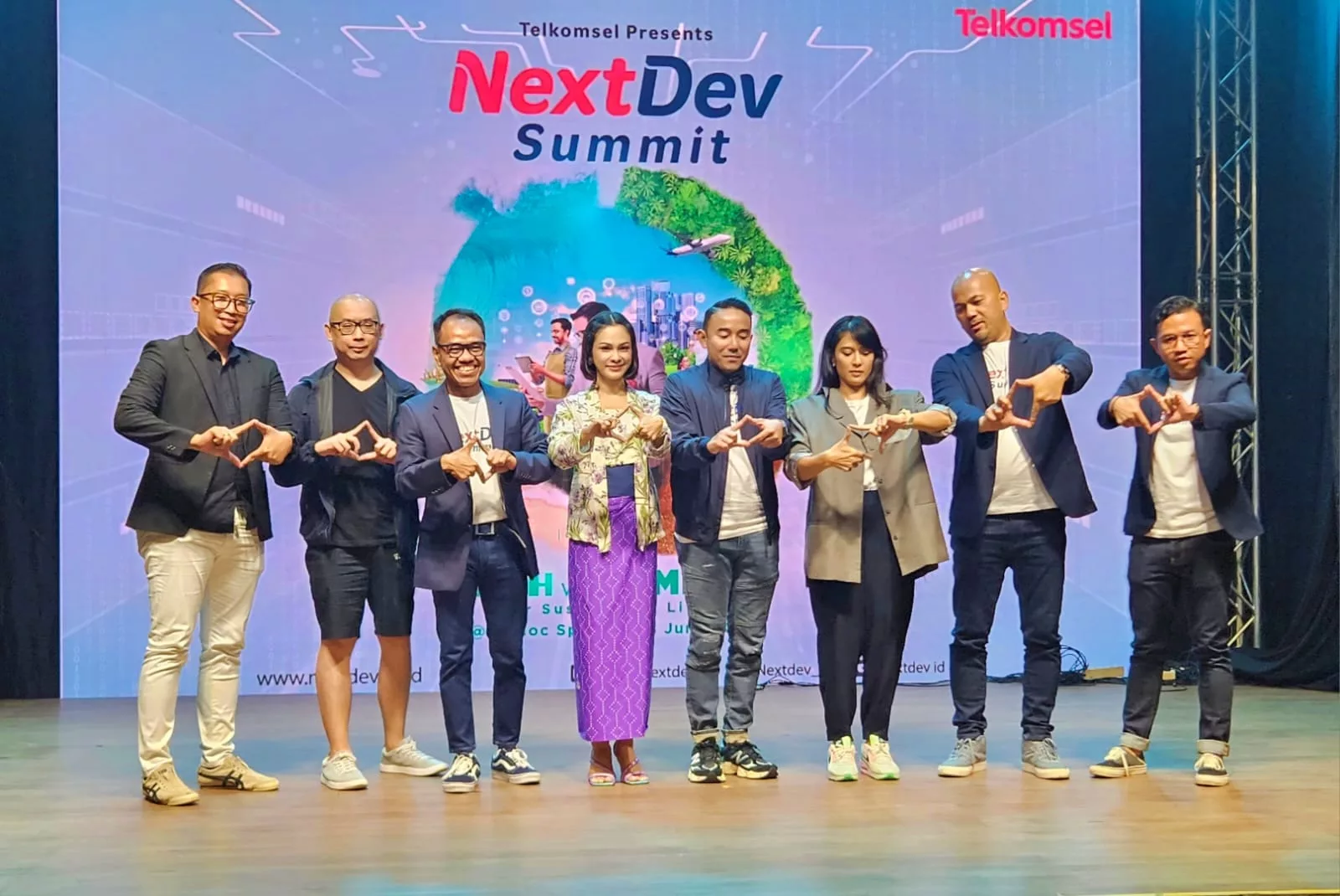 Telkomsel Gelar NextDev Summit 2023 - Trendtech Indonesia
