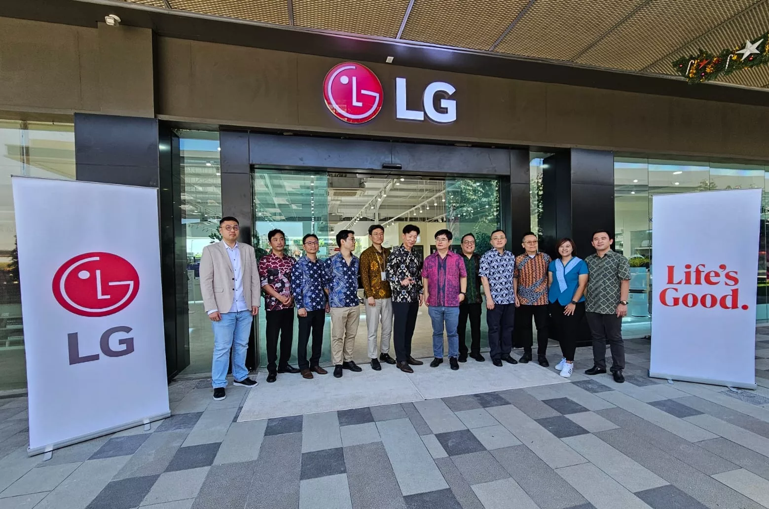 LG Experience Store Resmi Beroperasi di PIK 2 - Trendtech Indonesia