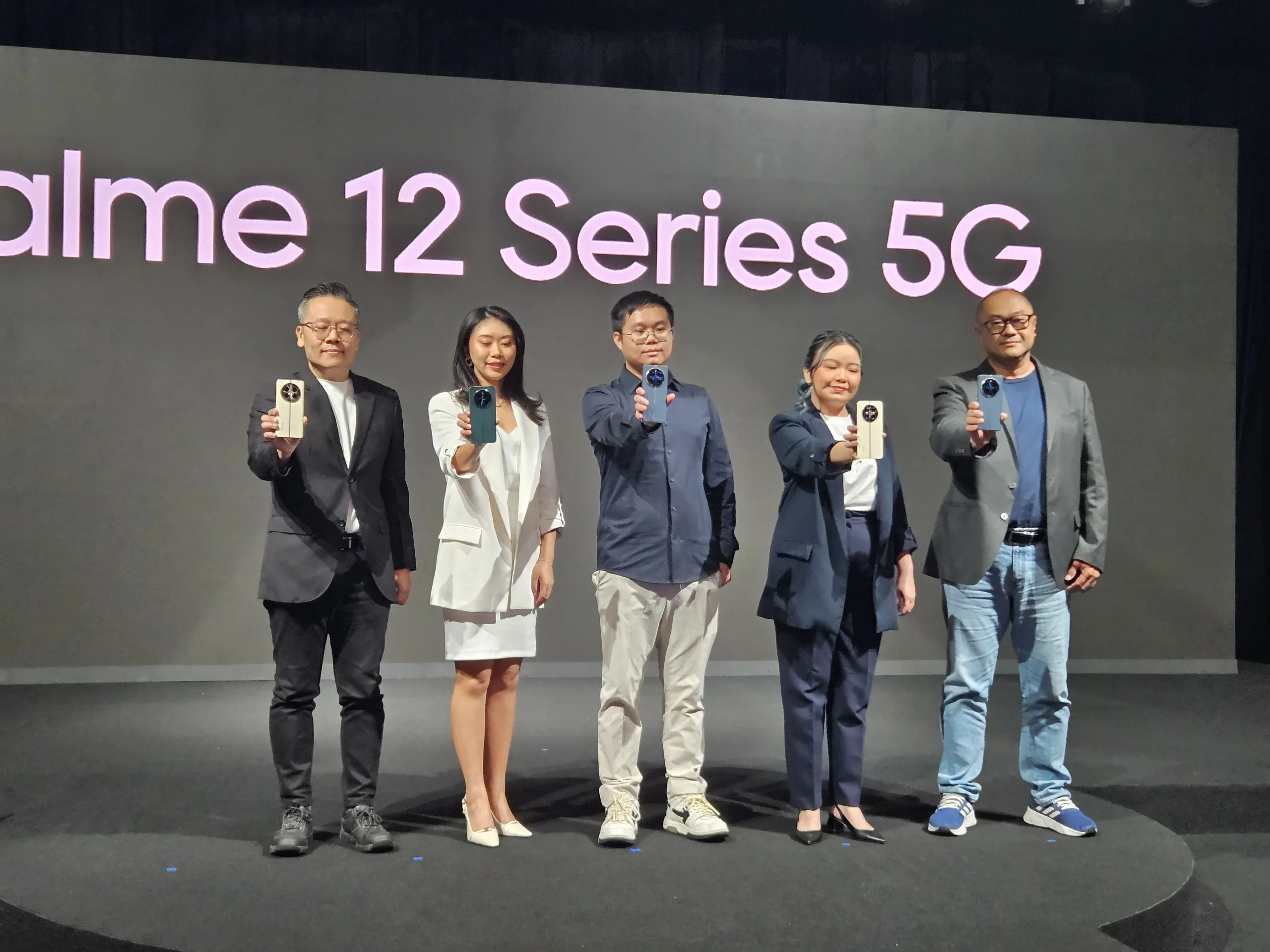 Meluncur di Indonesia, realme 12 Series 5G Hadirkan Lensa Telefoto Periskop Harga Mulai Rp3.999. ...